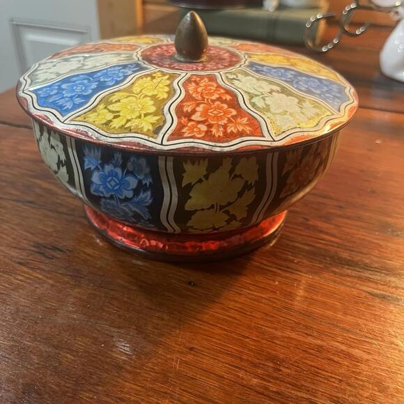 Other | Vintage Tin Made In England Floral About 7 Across Wlid ...